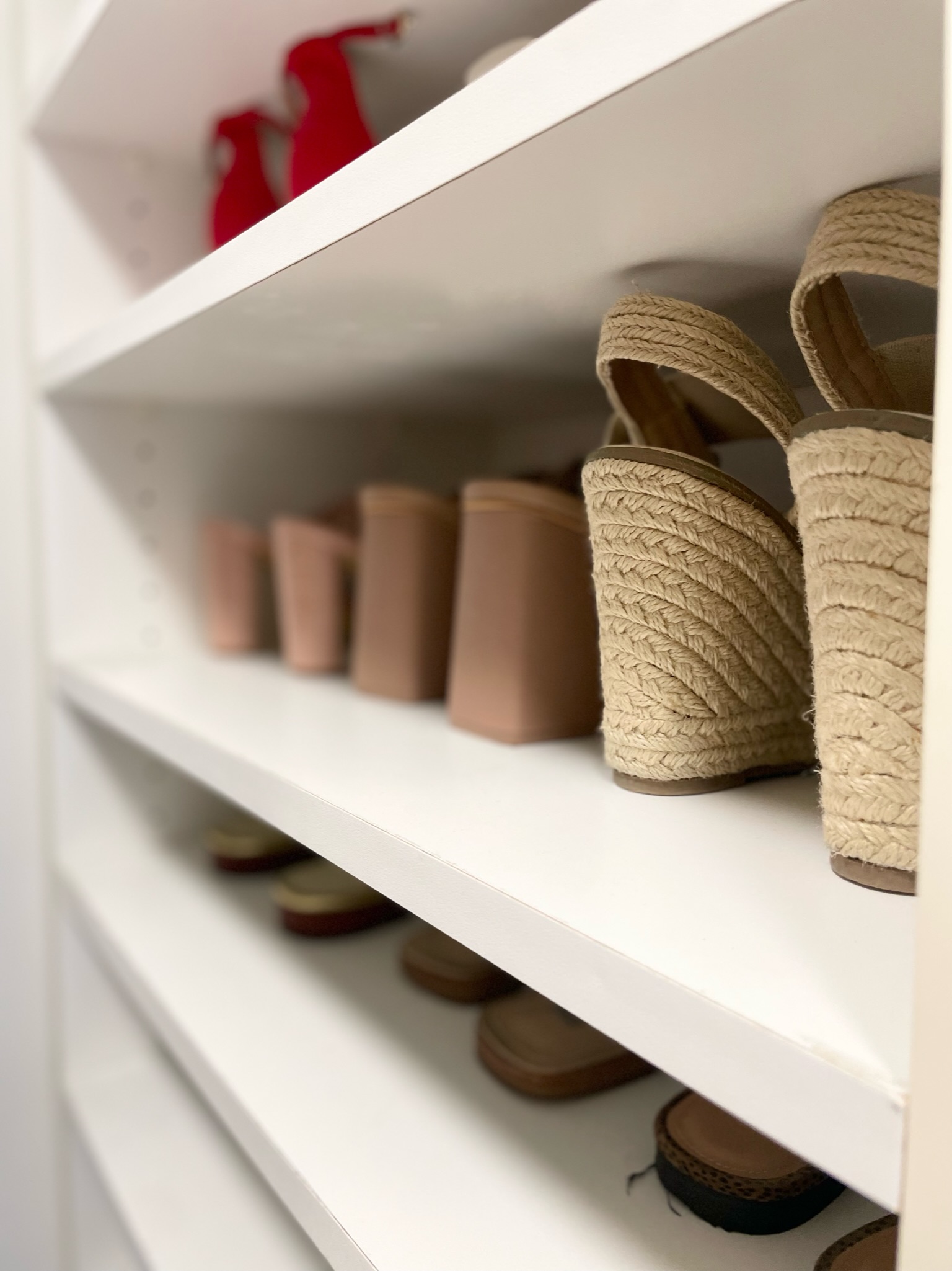 How to Transition Your Closet for the Seasons: A Guide to Seasonal ...